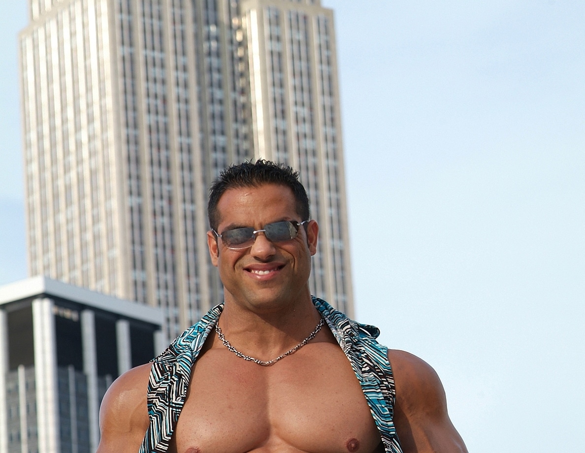 Photos - Male Bodybuilders and Muscle Videos at MuscleGallery.com