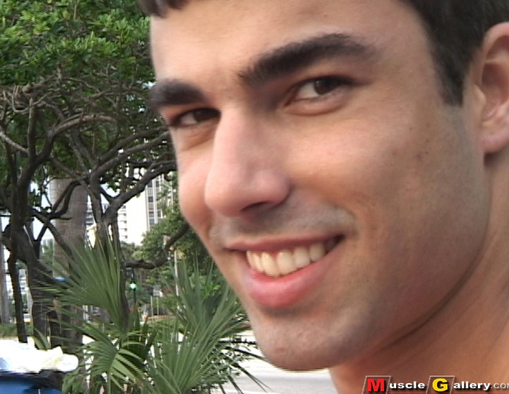 Eduardo Correa: his first shoot! - Male Bodybuilders and Muscle Videos at MuscleGallery.com