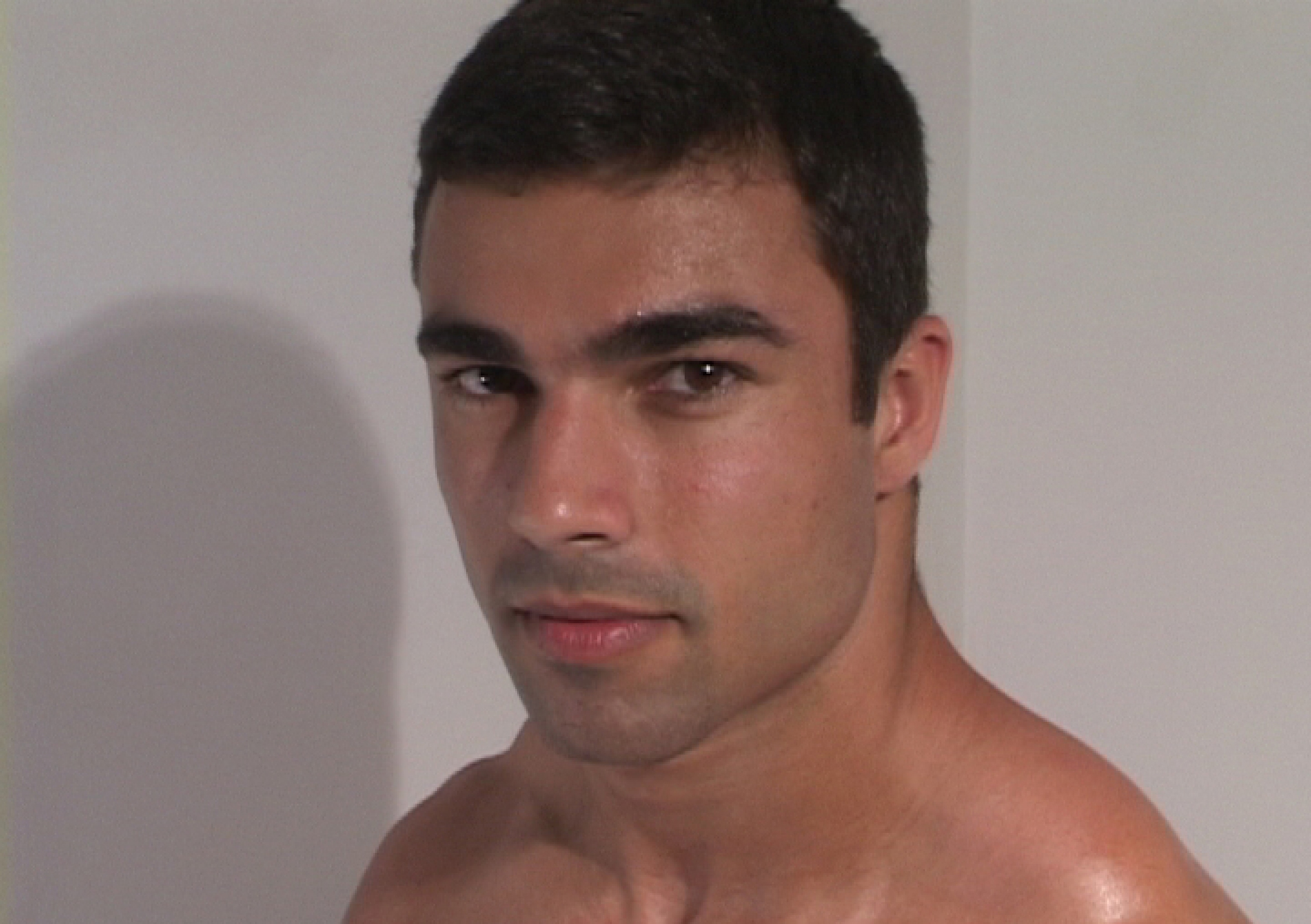 Eduardo Correa: a towel to remember - Male Bodybuilders and Muscle Videos at MuscleGallery.com