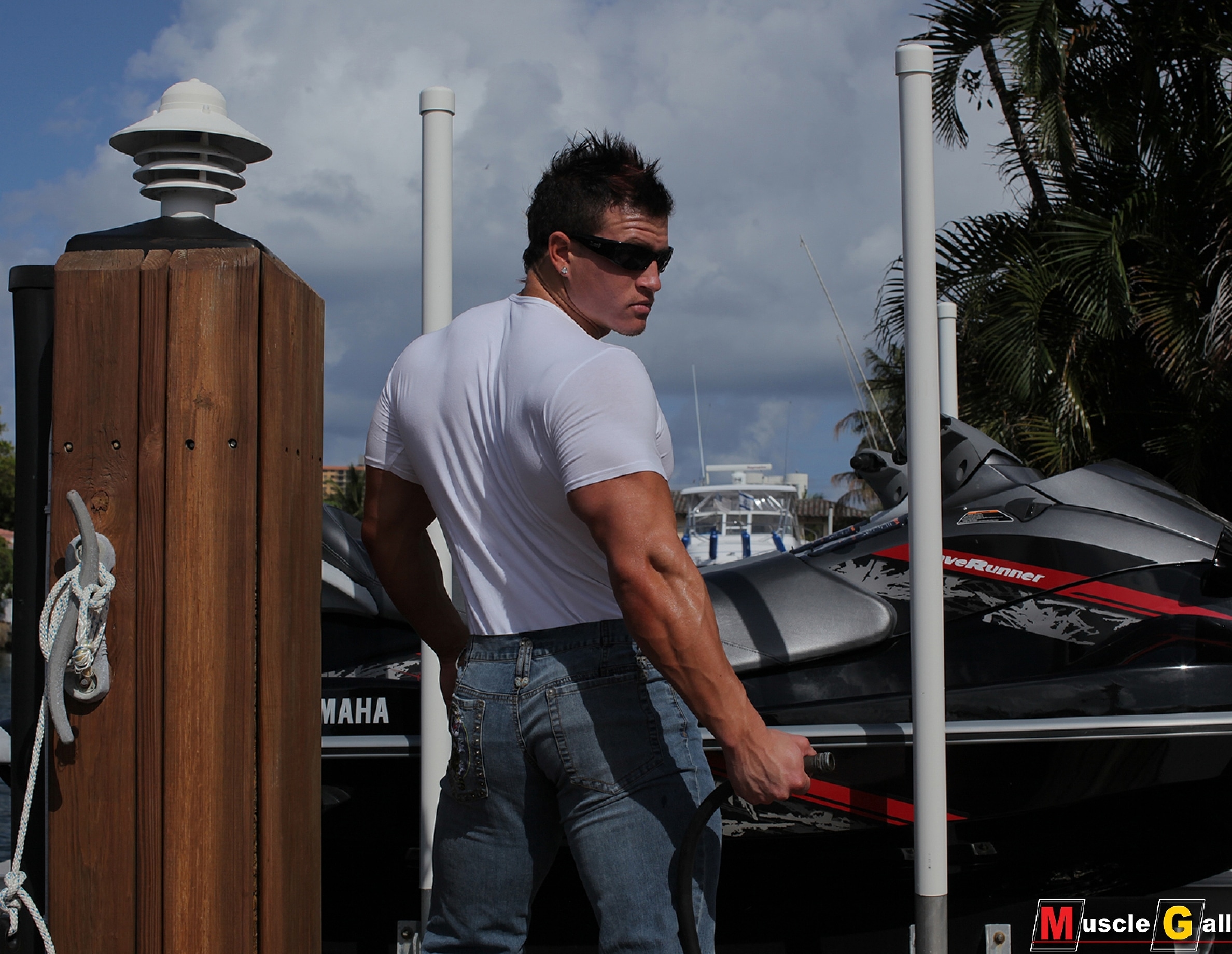 Nate Murphy - Male Bodybuilders and Muscle Videos at MuscleGallery.com