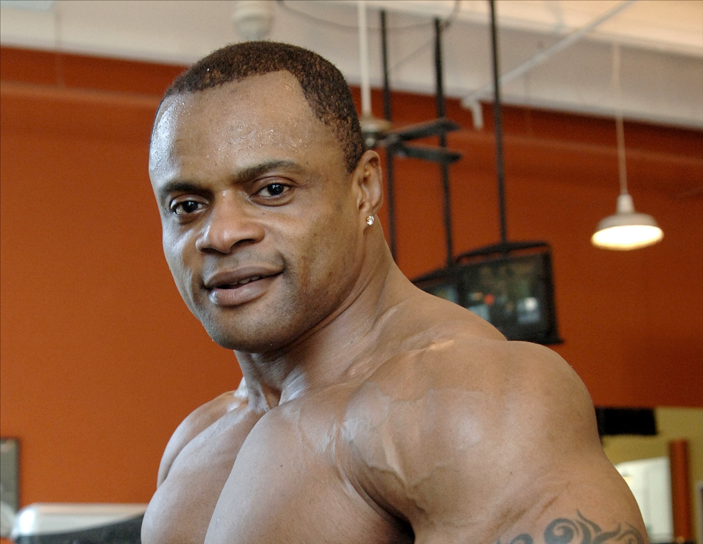 Silvio Samuel - Male Bodybuilders and Muscle Videos at MuscleGallery.com