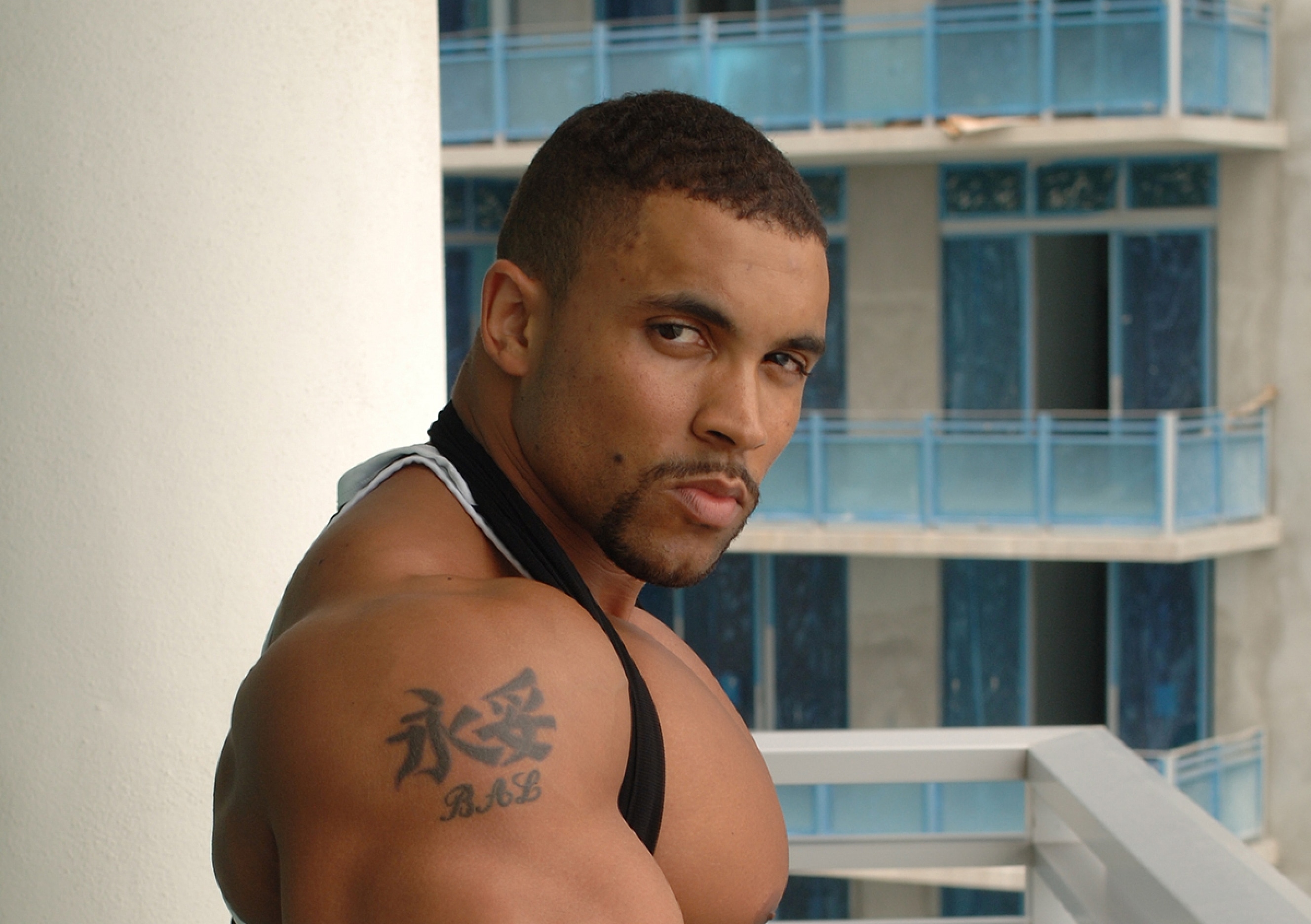 Tim Liggins - Male Bodybuilders and Muscle Videos at MuscleGallery.com